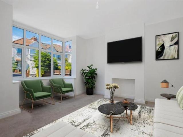 5 bedroom end of terrace house for sale in Darnley Avenue, Bristol, BS7