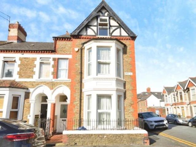 5 bedroom end of terrace house for sale in Diana Street, Roath, Cardiff, CF24