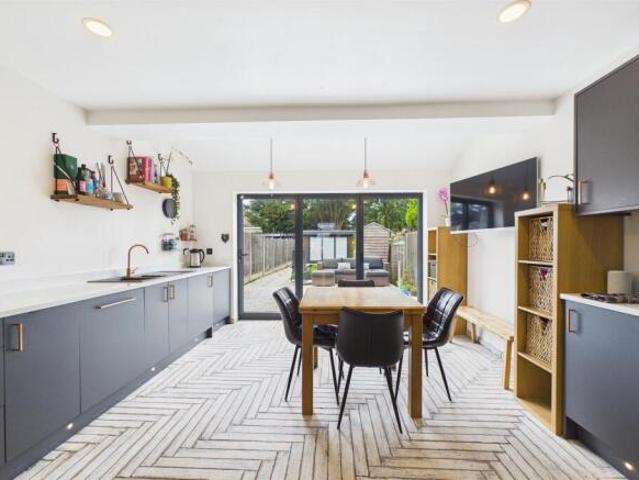 5 bedroom end of terrace house for sale in Erithway Road, Coventry, CV3