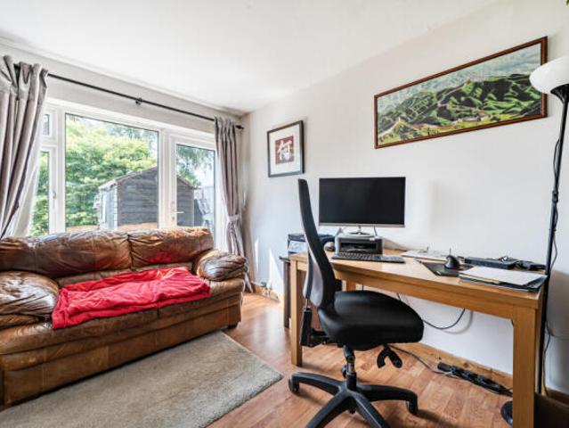 5 bedroom end of terrace house for sale in Fairwater Drive, Woodley, Reading, RG5