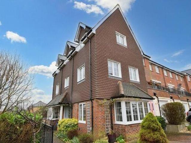 5 Bedroom End Of Terrace House For Sale In Farnham, Surrey