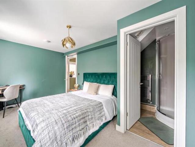 5 bedroom end of terrace house for sale in Knighton Close, Caversham, Reading, RG4