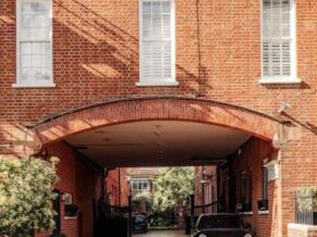 5 bedroom end of terrace house for sale in Holland Park Road, Holland Park, London, W14
