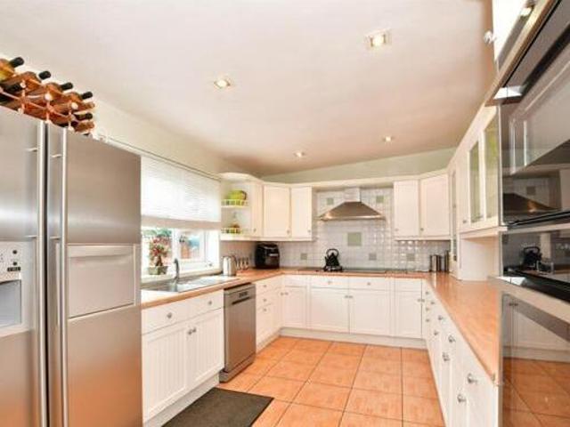 5 Bedroom End Of Terrace House For Sale In Hornchurch
