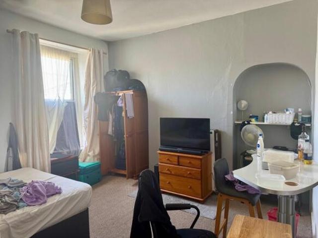 5 bedroom end of terrace house for sale in Ilbert Street, Stonehouse. 5 letting room HMO Investment property. PL1