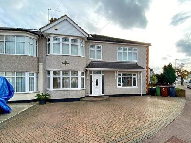 5 bedroom end of terrace house for sale in Laurel Crescent Romford RM7