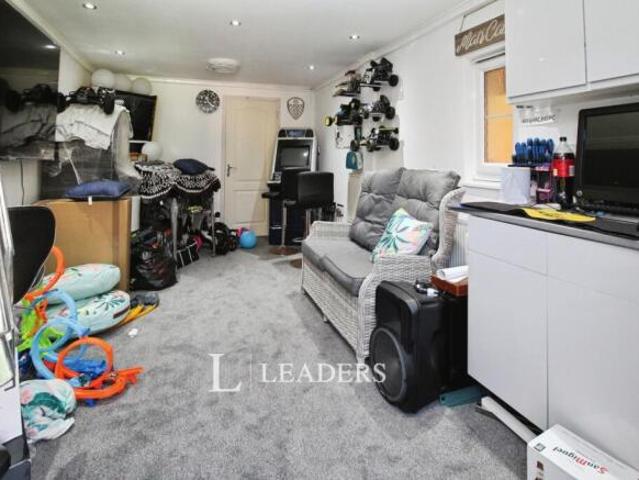 5 bedroom end of terrace house for sale in Matthau Lane, Oxley Park, Milton Keynes, MK4