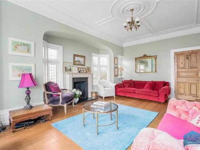 5 bedroom end of terrace house for sale in Muswell Hill Road, London, N10