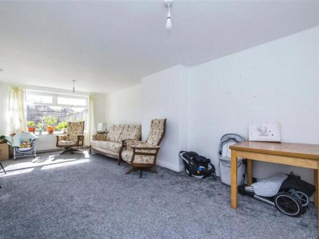 5 bedroom end of terrace house for sale in Smithy Close, Clifton, Nottingham, NG11