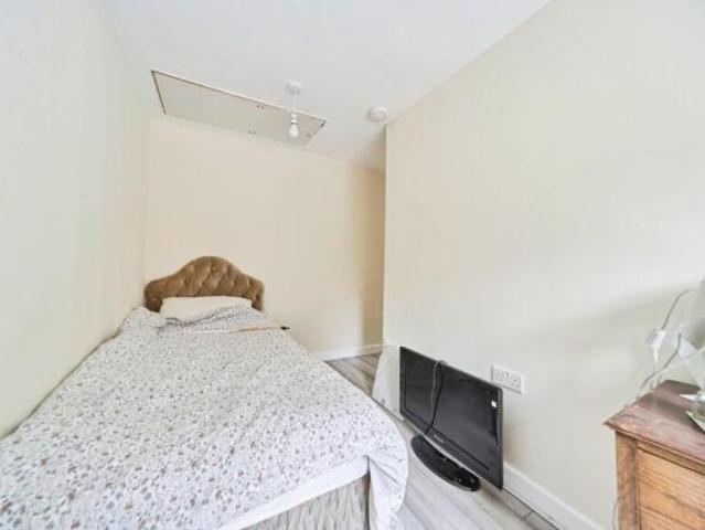 5 bedroom end of terrace house for sale in Scargill Road, Harrogate, HG1