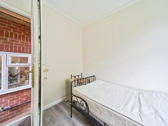 5 bedroom end of terrace house for sale in Scargill Road, Harrogate, HG1