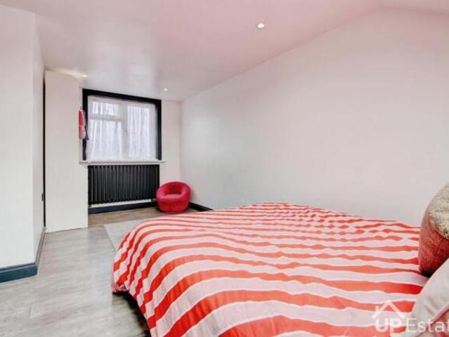 5 bedroom end of terrace house for sale in Siddeley Avenue, Stoke Green, Coventry, CV3