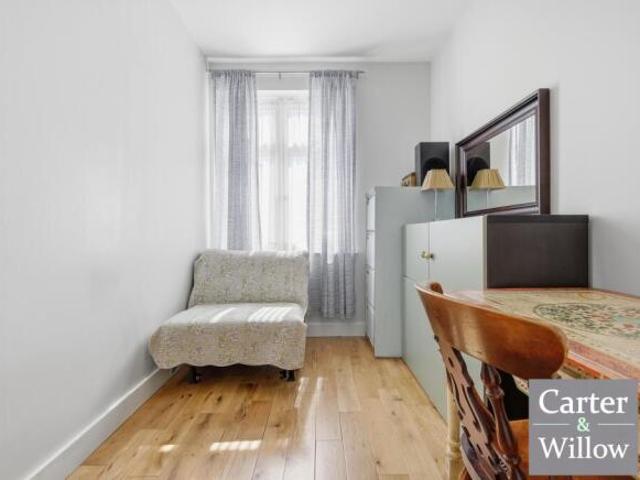 5 bedroom end of terrace house for sale in Stevens Road, Dagenham, RM8