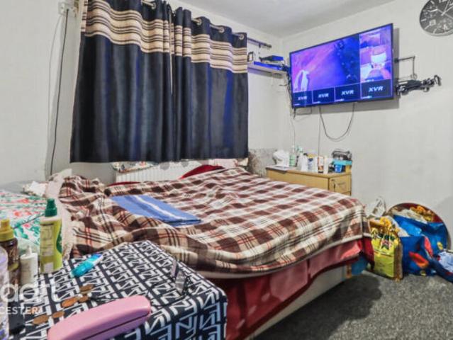 5 bedroom end of terrace house for sale in Pollard Road, Leicester, LE3