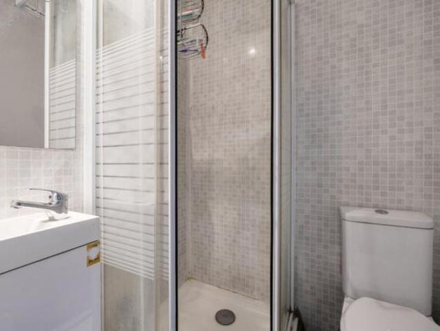 5 bedroom end of terrace house for sale in Parlaunt Road, Langley, Berkshire, SL3
