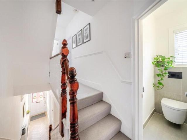5 bedroom end of terrace house for sale in Princes Avenue, London, N22
