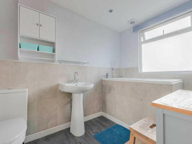 5 bedroom end of terrace house for sale in Royston Avenue, Southend on sea, SS2