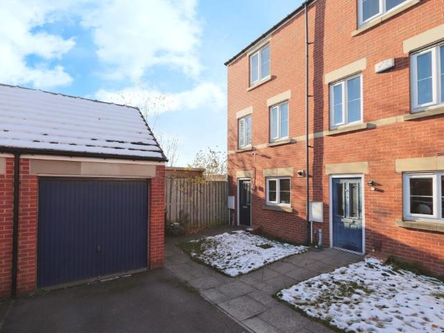 5 bedroom end of terrace house for sale in Robinson Avenue, Sheffield, S9