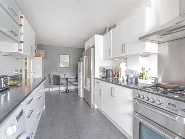 5 bedroom end of terrace house for sale in Wellington Road, Hampton, TW12