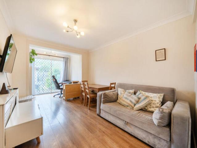 5 bedroom end of terrace house for sale in Westmount Road, London, SE9
