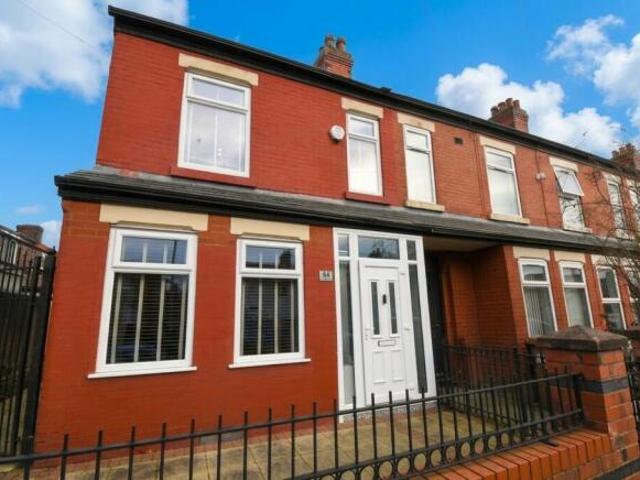 5 bedroom end of terrace house for sale in Tootal Drive, Salford, M5