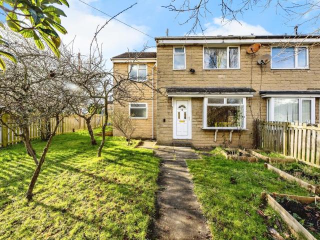 5 bedroom end of terrace house for sale in Thistle Close, Birkby, Huddersfield, West Yorkshire, HD2