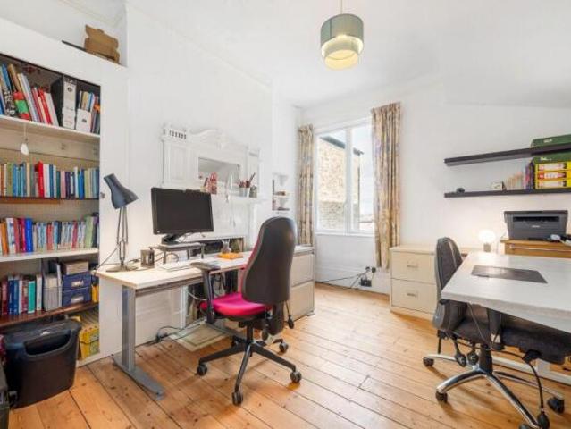 5 bedroom end of terrace house for sale in Upper Tulse Hill, SW2