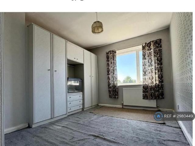 5 bedroom end of terrace house to rent