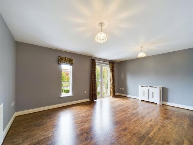 5 bedroom end of terrace house to rent