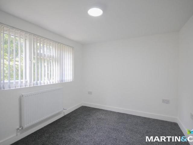 5 bedroom end of terrace house to rent