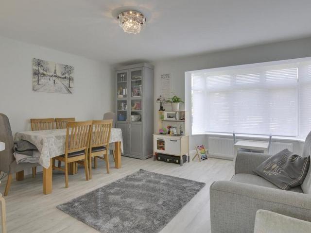 5 bedroom end of terrace house to rent