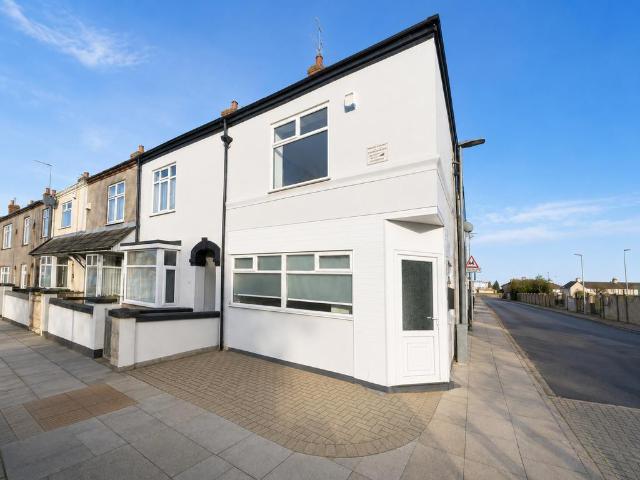 5 bedroom end of terrace house to rent