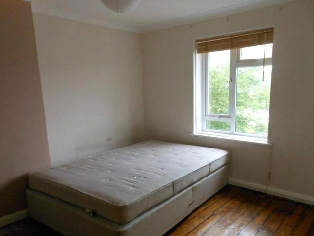 5 bedroom end of terrace house to rent