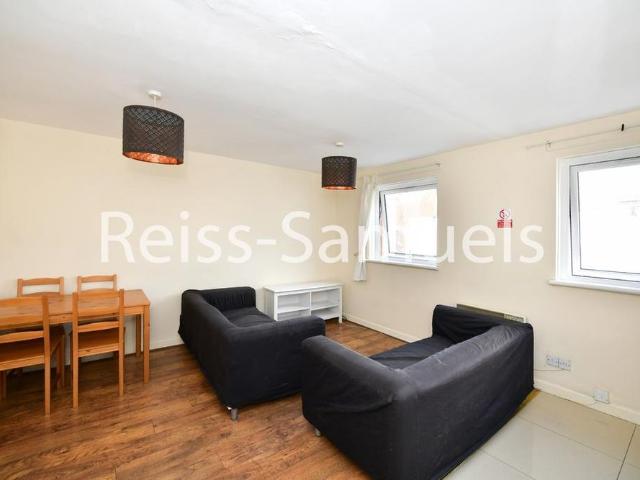 5 bedroom end of terrace house to rent
