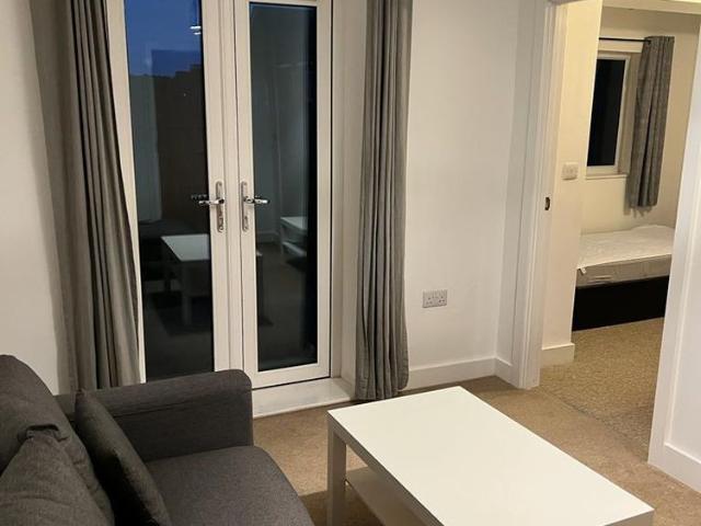 5 bedroom end of terrace house to rent