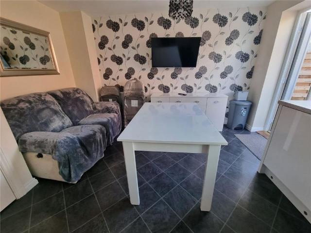5 bedroom end of terrace house to rent
