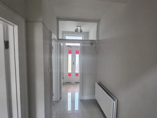 5 bedroom end of terrace house to rent