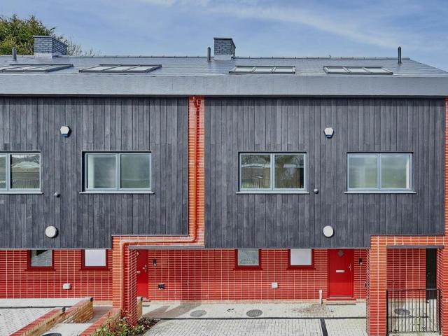 5 bedroom end of terrace house to rent