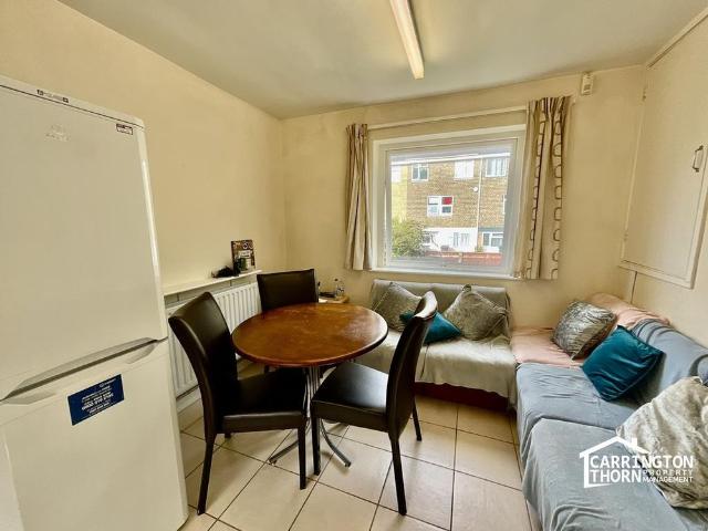 5 bedroom end of terrace house to rent