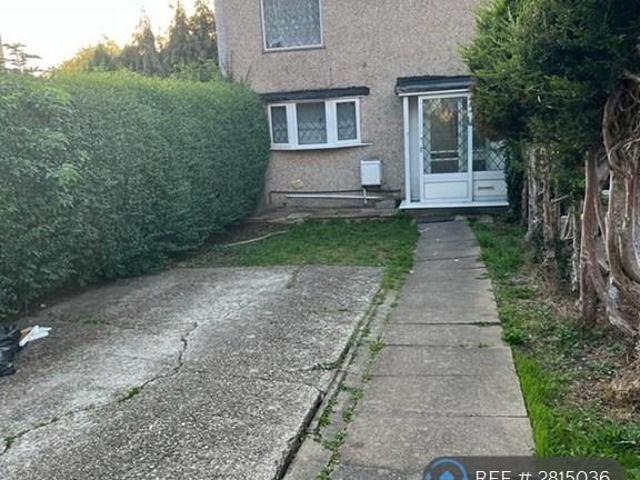 5 bedroom end of terrace house to rent