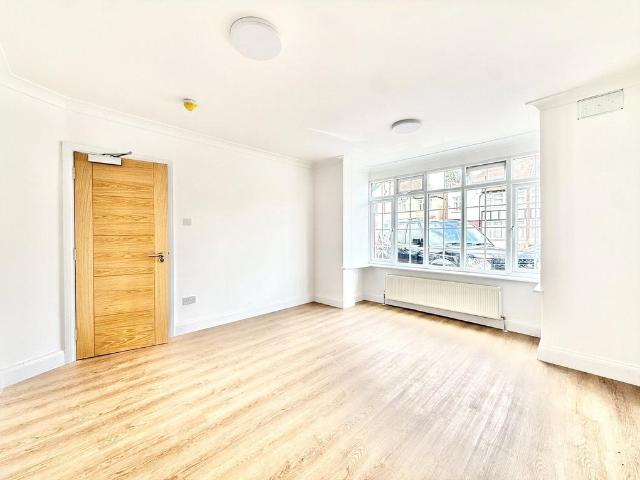 5 bedroom end of terrace house to rent