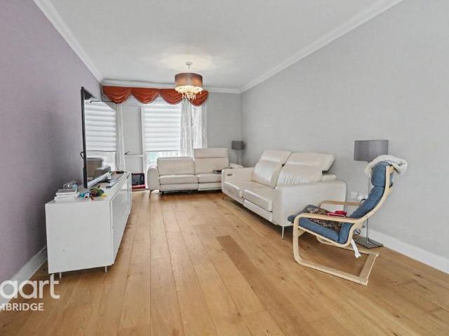 5 bedroom end of terrace house to rent