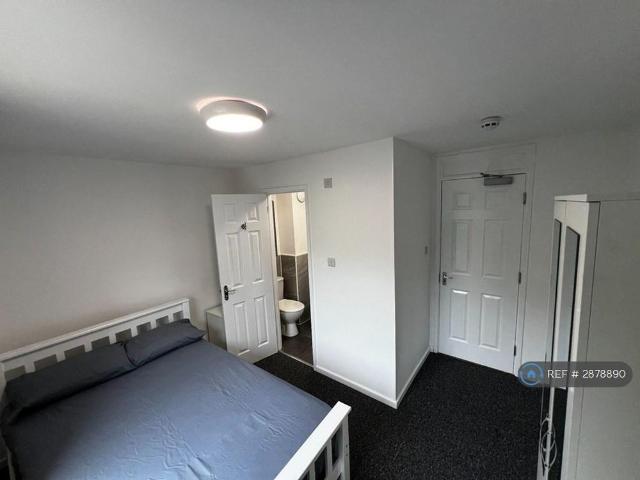 5 bedroom end of terrace house to rent