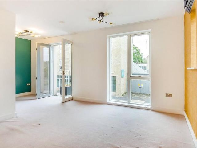 5 bedroom end of terrace house to rent