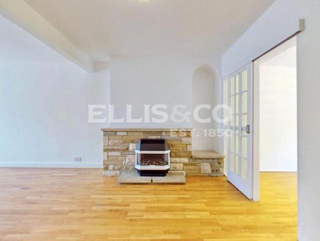 5 bedroom end of terrace house to rent