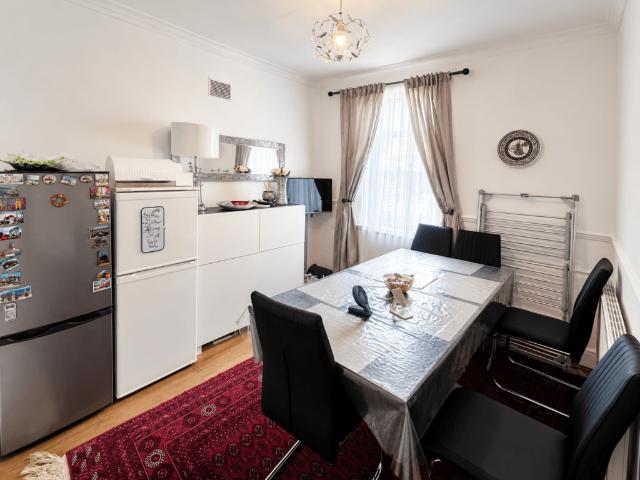 5 bedroom end of terrace house to rent