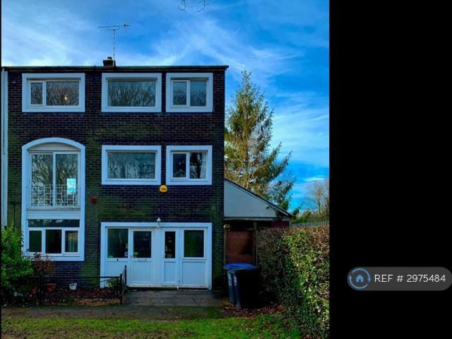 5 bedroom end of terrace house to rent