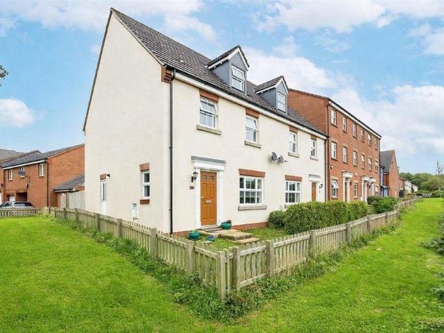 5 bedroom end of terrace house to rent