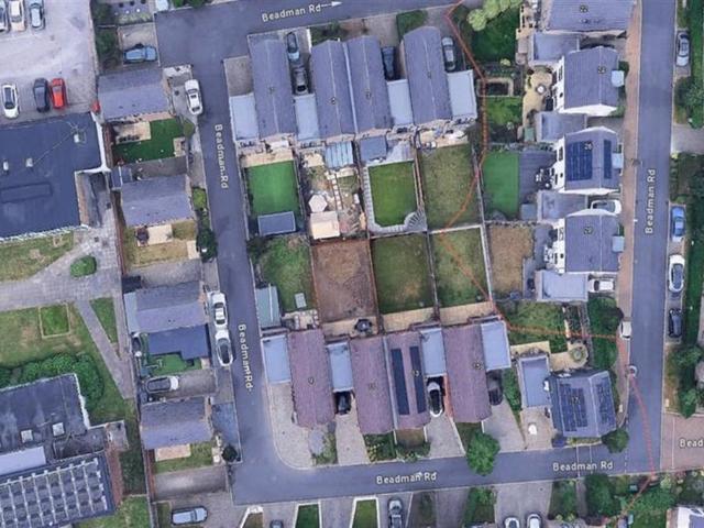 5 bedroom end of terrace house to rent