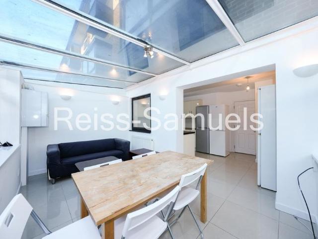 5 bedroom end of terrace house to rent